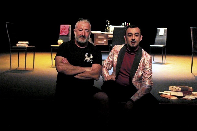 “El Taular Teatro” presentó el monólogo “Wine Shakespeare” en el Teatro ...