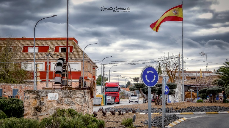 La instalación de una segunda Bandera de España en Pozuelo de Calatrava ...